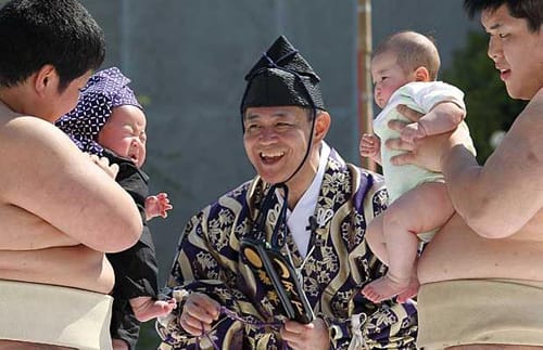 Naki-sumo, bebés saludables y fuertes : SobreTurismo